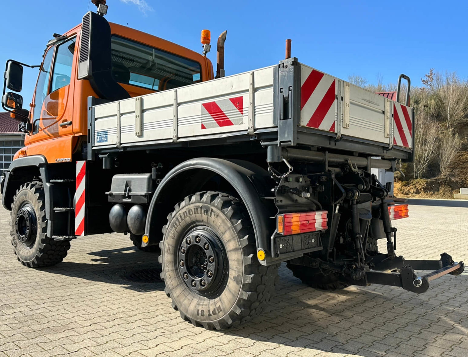 Unimog Angebot: Unimog 400 - U400 405 02734 mit Heckkraftheber - Unimog Huber GbR